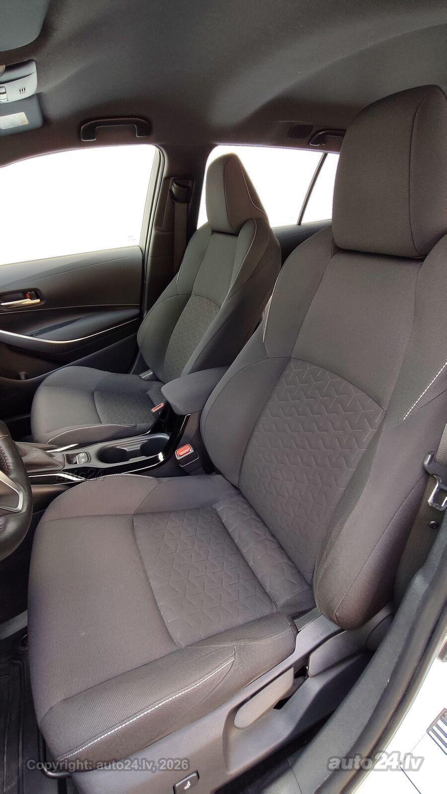 White Toyota Corolla 2019 in Tallinn, with an engine capacity of 1.20 L and mileage of 93 thousand km for 15495 €, photo 12 on AUTOMOTO.COM.LV