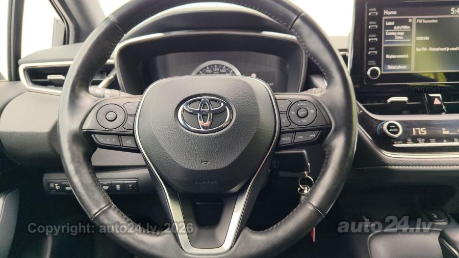 White Toyota Corolla 2019 in Tallinn, with an engine capacity of 1.20 L and mileage of 93 thousand km for 15495 €, photo 13 on AUTOMOTO.COM.LV