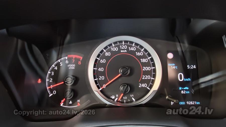 White Toyota Corolla 2019 in Tallinn, with an engine capacity of 1.20 L and mileage of 93 thousand km for 15495 €, photo 14 on AUTOMOTO.COM.LV
