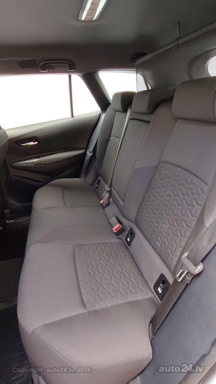 White Toyota Corolla 2019 in Tallinn, with an engine capacity of 1.20 L and mileage of 93 thousand km for 15495 €, photo 18 on AUTOMOTO.COM.LV