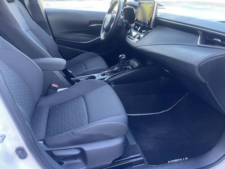 Balts Toyota Corolla 2019 Kauņa, ar dzinēja tilpumu 1.80 L un nobraukumu 216 tūkst. km par 12750 €, foto 24 vietnē AUTOMOTO.COM.LV