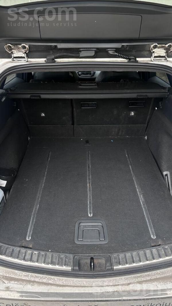White Toyota Corolla 2019 in Riga, with an engine capacity of 1.80 L and mileage of 318 thousand km for 15000 €, photo 7 on AUTOMOTO.COM.LV