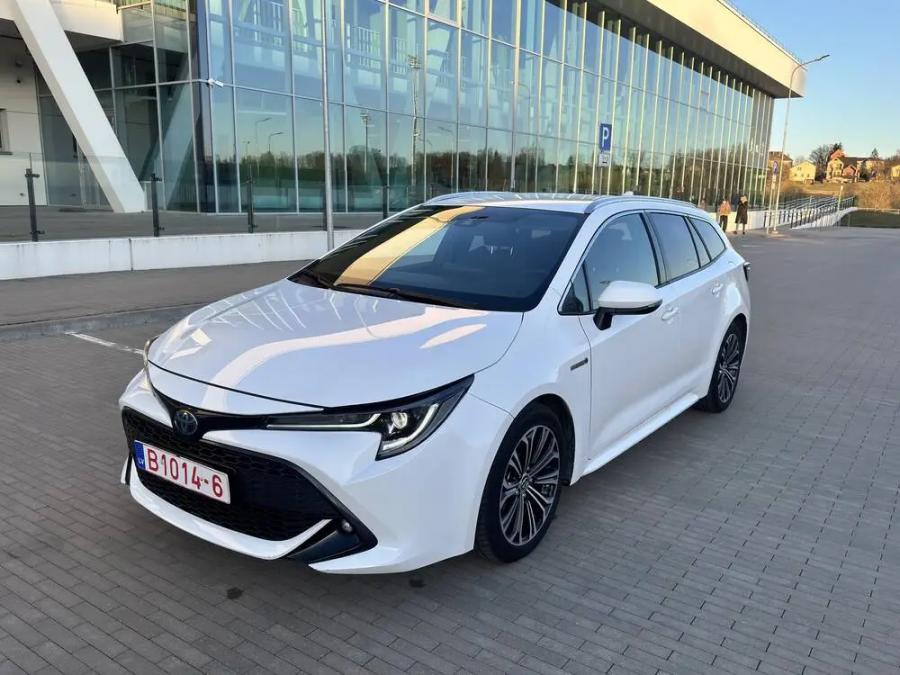Белый Тойота Королла 2019 в Резекне, объемом двигателя 1.80 л и пробегом 175 тыс. км за 14300 €, фото 1 на AUTOMOTO.COM.LV