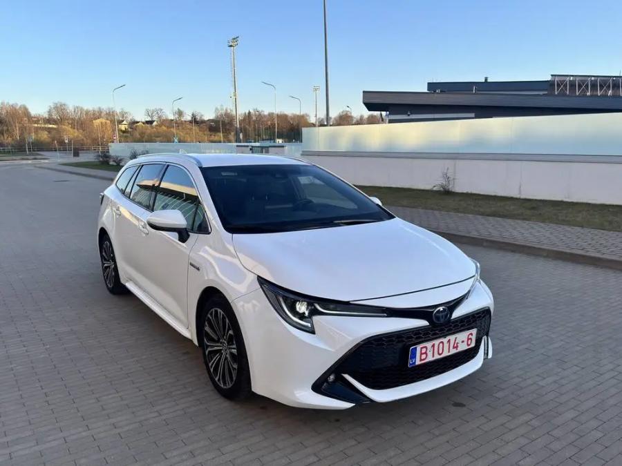 Белый Тойота Королла 2019 в Резекне, объемом двигателя 1.80 л и пробегом 175 тыс. км за 14300 €, фото 4 на AUTOMOTO.COM.LV