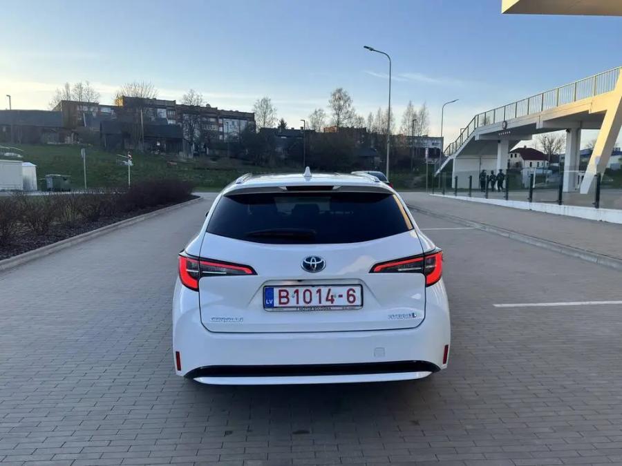 Белый Тойота Королла 2019 в Резекне, объемом двигателя 1.80 л и пробегом 175 тыс. км за 14300 €, фото 7 на AUTOMOTO.COM.LV