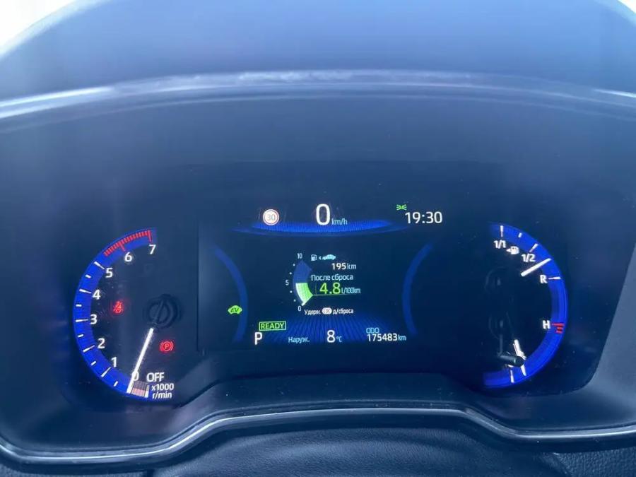 Белый Тойота Королла 2019 в Резекне, объемом двигателя 1.80 л и пробегом 175 тыс. км за 14300 €, фото 13 на AUTOMOTO.COM.LV