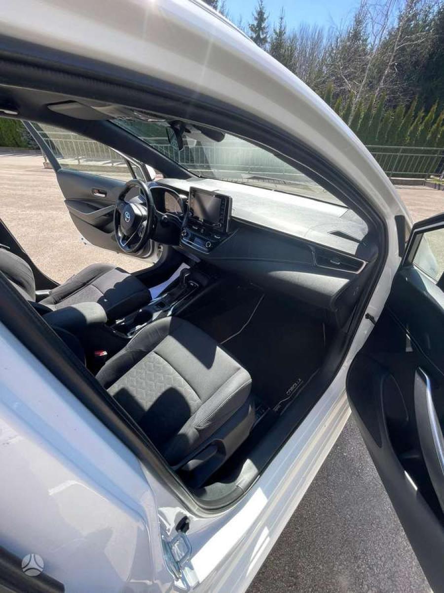 Balts Toyota Corolla 2019 Klaipėda, ar dzinēja tilpumu 1.80 L un nobraukumu 400 tūkst. km par 10890 €, foto 12 vietnē AUTOMOTO.COM.LV