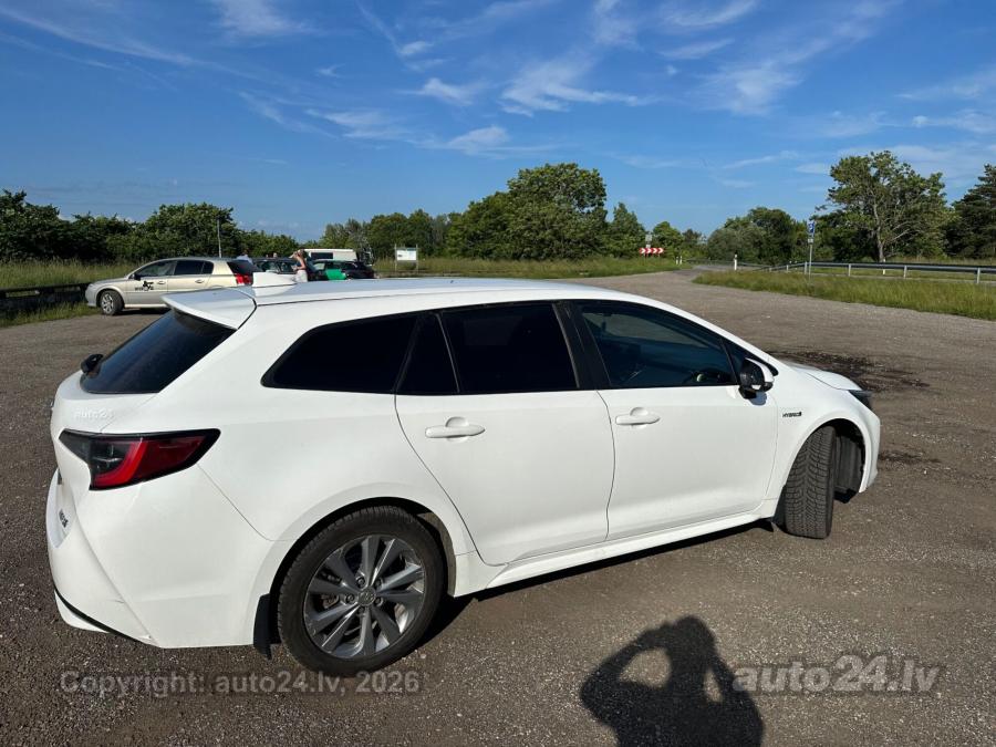 White Toyota Corolla 2019 in Tallinn, with an engine capacity of 1.80 L and mileage of 148 thousand km for 15000 €, photo 4 on AUTOMOTO.COM.LV