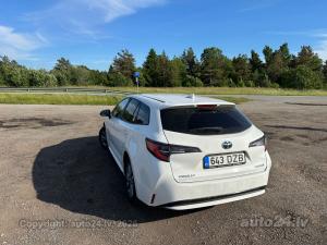 White Toyota Corolla 2019 in Tallinn, with an engine capacity of 1.80 L and mileage of 148 thousand km for 15000 €, photo 5 on AUTOMOTO.COM.LV