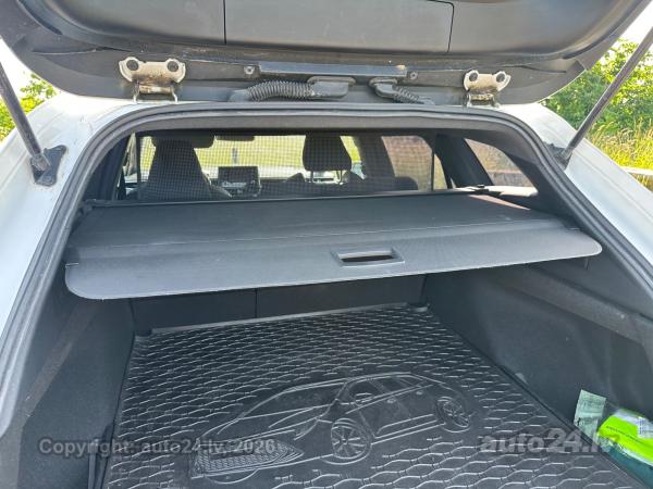White Toyota Corolla 2019 in Tallinn, with an engine capacity of 1.80 L and mileage of 148 thousand km for 15000 €, photo 6 on AUTOMOTO.COM.LV