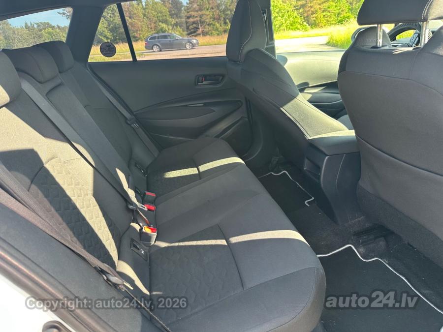 White Toyota Corolla 2019 in Tallinn, with an engine capacity of 1.80 L and mileage of 148 thousand km for 15000 €, photo 8 on AUTOMOTO.COM.LV