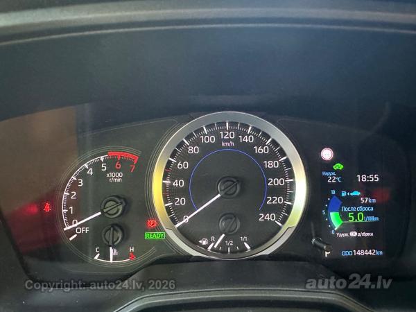 White Toyota Corolla 2019 in Tallinn, with an engine capacity of 1.80 L and mileage of 148 thousand km for 15000 €, photo 9 on AUTOMOTO.COM.LV