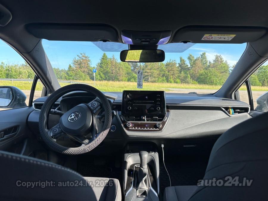 White Toyota Corolla 2019 in Tallinn, with an engine capacity of 1.80 L and mileage of 148 thousand km for 15000 €, photo 13 on AUTOMOTO.COM.LV