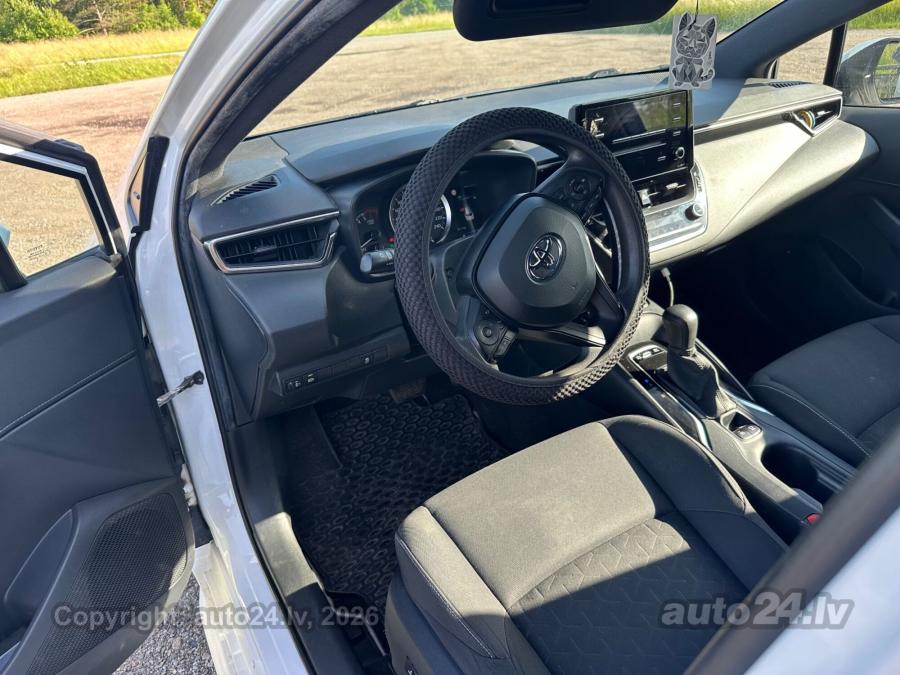 White Toyota Corolla 2019 in Tallinn, with an engine capacity of 1.80 L and mileage of 148 thousand km for 15000 €, photo 14 on AUTOMOTO.COM.LV