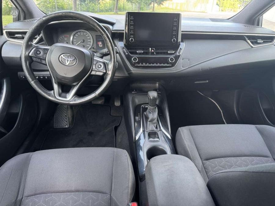 White Toyota Corolla 2019 in Telschi, with an engine capacity of 1.80 L and mileage of 261 thousand km for 11011 €, photo 10 on AUTOMOTO.COM.LV