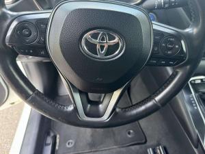 White Toyota Corolla 2019 in Telschi, with an engine capacity of 1.80 L and mileage of 261 thousand km for 11011 €, photo 14 on AUTOMOTO.COM.LV