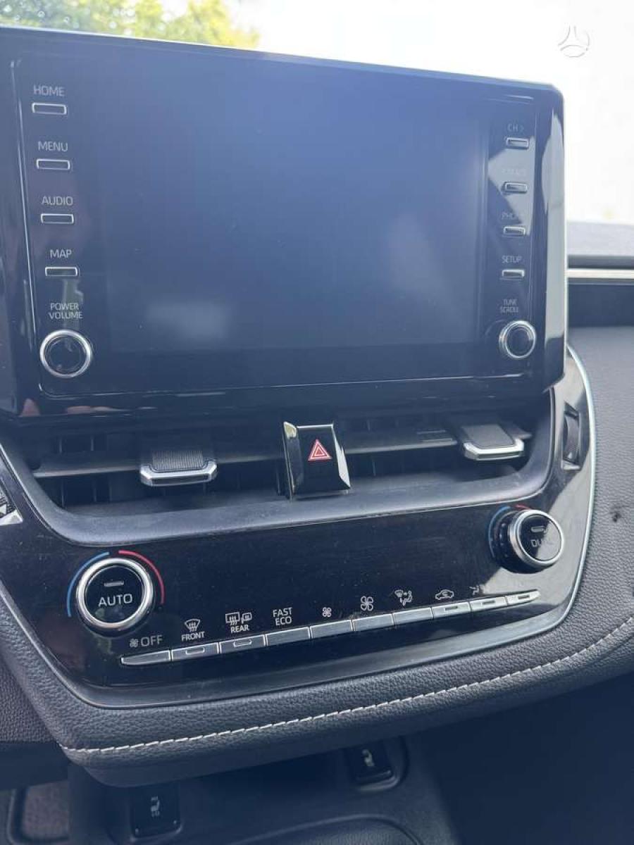 White Toyota Corolla 2019 in Telschi, with an engine capacity of 1.80 L and mileage of 261 thousand km for 11011 €, photo 15 on AUTOMOTO.COM.LV
