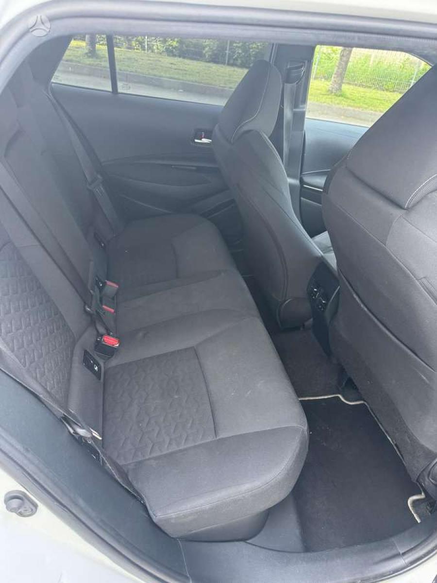 White Toyota Corolla 2019 in Telschi, with an engine capacity of 1.80 L and mileage of 261 thousand km for 11011 €, photo 19 on AUTOMOTO.COM.LV