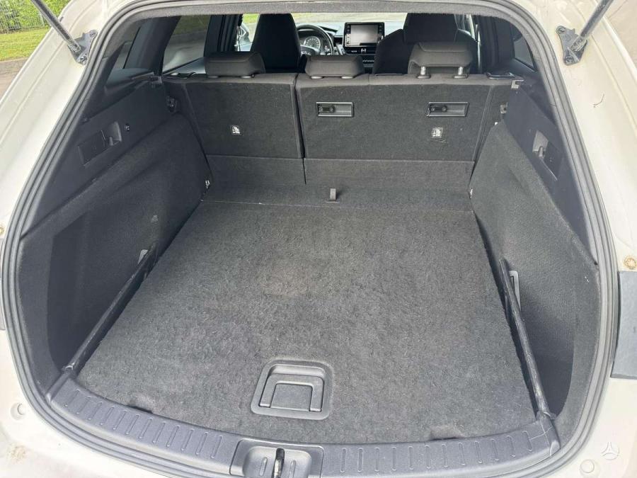 White Toyota Corolla 2019 in Telschi, with an engine capacity of 1.80 L and mileage of 261 thousand km for 11011 €, photo 21 on AUTOMOTO.COM.LV