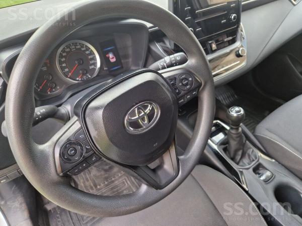 Toyota Corolla 2019 in Cesis on AUTOMOTO.COM.LV White Toyota Corolla 2019 in Cesis, with an engine capacity of 1.20 L and mileage of 97 thousand km for 12000 €, photo 7 on AUTOMOTO.COM.LV