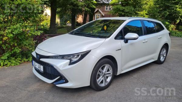 White Toyota Corolla 2019 in Riga, with an engine capacity of 1.80 L and mileage of 178 thousand km for 15100 €, photo 1 on AUTOMOTO.COM.LV