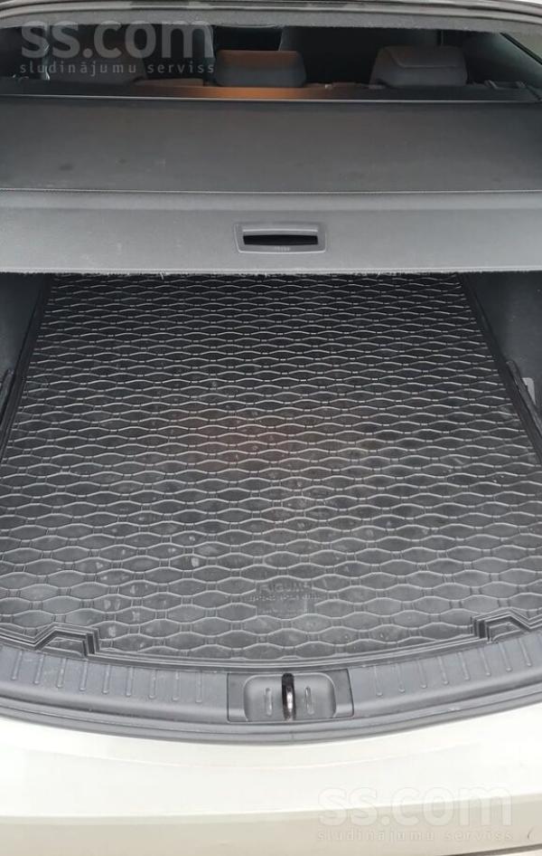 White Toyota Corolla 2019 in Riga, with an engine capacity of 1.80 L and mileage of 178 thousand km for 15100 €, photo 10 on AUTOMOTO.COM.LV