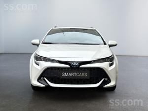 White Toyota Corolla 2020 in Riga, with an engine capacity of 1.80 L and mileage of 99 thousand km for 18000 €, photo 8 on AUTOMOTO.COM.LV