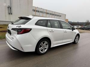 White Toyota Corolla 2020 in Siauliai, with an engine capacity of 1.80 L and mileage of 209 thousand km for 11900 €, photo 5 on AUTOMOTO.COM.LV