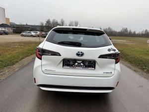 White Toyota Corolla 2020 in Siauliai, with an engine capacity of 1.80 L and mileage of 209 thousand km for 11900 €, photo 6 on AUTOMOTO.COM.LV