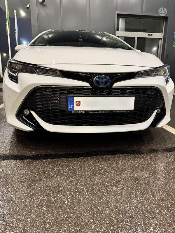 White Toyota Corolla 2020 in Vilnius, with an engine capacity of 1.80 L and mileage of 77 thousand km for 18200 €, photo 5 on AUTOMOTO.COM.LV