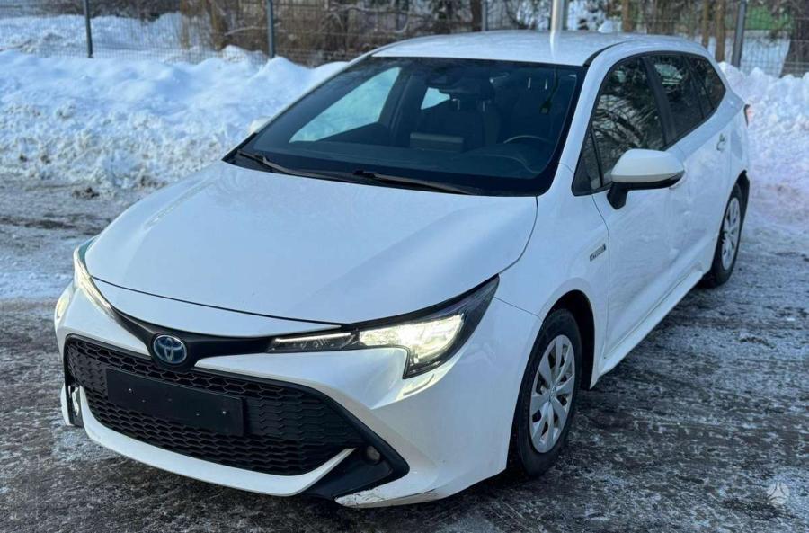 White Toyota Corolla 2020 in Trakai, with an engine capacity of 1.80 L and mileage of 274 thousand km for 10600 €, photo 9 on AUTOMOTO.COM.LV