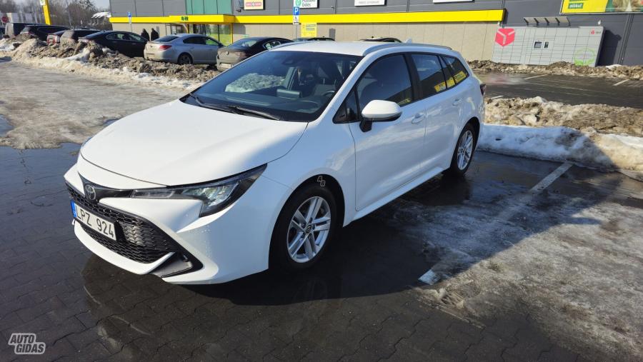Balts Toyota Corolla 2020 Kauņa, ar dzinēja tilpumu 1.20 L un nobraukumu 136 tūkst. km par 12600 €, foto 1 vietnē AUTOMOTO.COM.LV