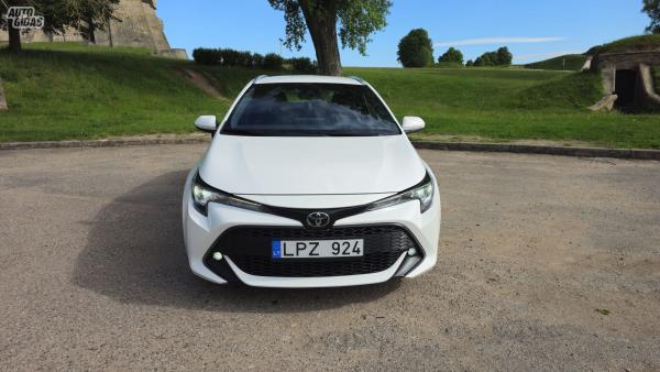 White Toyota Corolla 2020 in Kaunas, with an engine capacity of 1.20 L and mileage of 136 thousand km for 12000 €, photo 2 on AUTOMOTO.COM.LV