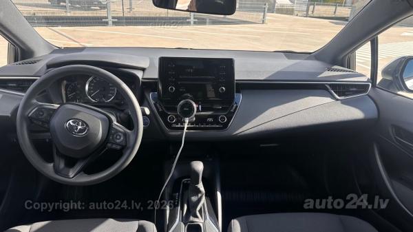White Toyota Corolla 2020 in Tallinn, with an engine capacity of 1.80 L and mileage of 78 thousand km for 16990 €, photo 5 on AUTOMOTO.COM.LV