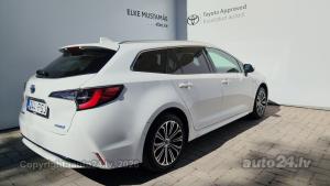 White Toyota Corolla 2020 in Tallinn, with an engine capacity of 1.80 L and mileage of 185 thousand km for 17900 €, photo 3 on AUTOMOTO.COM.LV