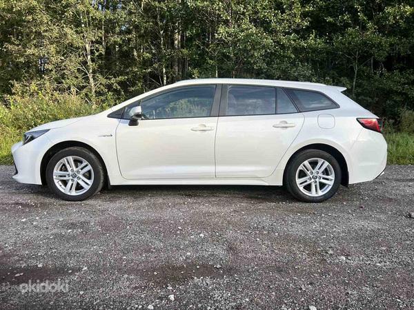 White Toyota Corolla 2020 in Tallinn, with an engine capacity of 1.80 L and mileage of 128 thousand km for 16000 €, photo 2 on AUTOMOTO.COM.LV