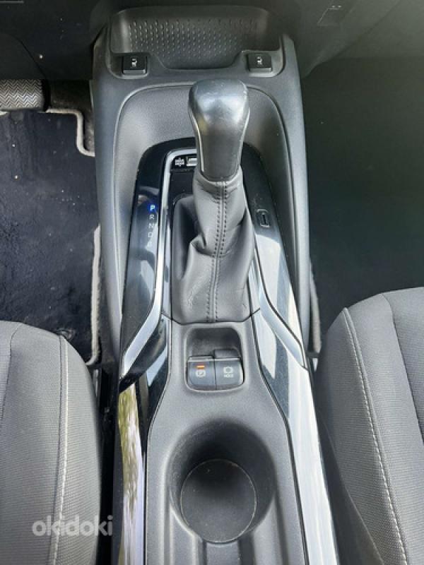 White Toyota Corolla 2020 in Tallinn, with an engine capacity of 1.80 L and mileage of 128 thousand km for 16000 €, photo 8 on AUTOMOTO.COM.LV