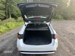 White Toyota Corolla 2020 in Tallinn, with an engine capacity of 1.80 L and mileage of 128 thousand km for 16000 €, photo 5 on AUTOMOTO.COM.LV