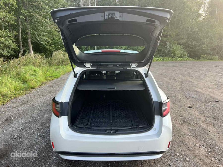 White Toyota Corolla 2020 in Tallinn, with an engine capacity of 1.80 L and mileage of 128 thousand km for 16000 €, photo 5 on AUTOMOTO.COM.LV