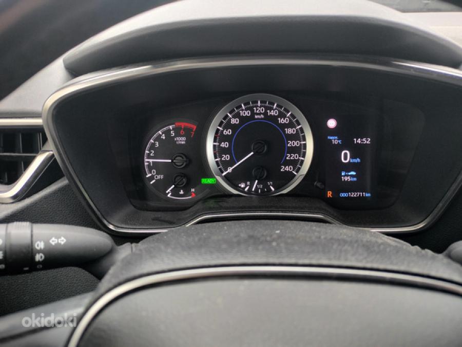 White Toyota Corolla 2020 in Tallinn, with an engine capacity of 1.80 L and mileage of 128 thousand km for 16000 €, photo 15 on AUTOMOTO.COM.LV