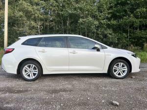 White Toyota Corolla 2020 in Tallinn, with an engine capacity of 1.80 L and mileage of 128 thousand km for 16000 €, photo 19 on AUTOMOTO.COM.LV