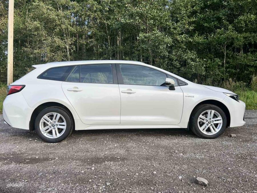 White Toyota Corolla 2020 in Tallinn, with an engine capacity of 1.80 L and mileage of 128 thousand km for 16000 €, photo 19 on AUTOMOTO.COM.LV