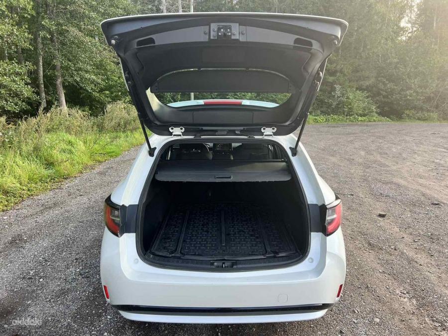White Toyota Corolla 2020 in Tallinn, with an engine capacity of 1.80 L and mileage of 128 thousand km for 16000 €, photo 20 on AUTOMOTO.COM.LV