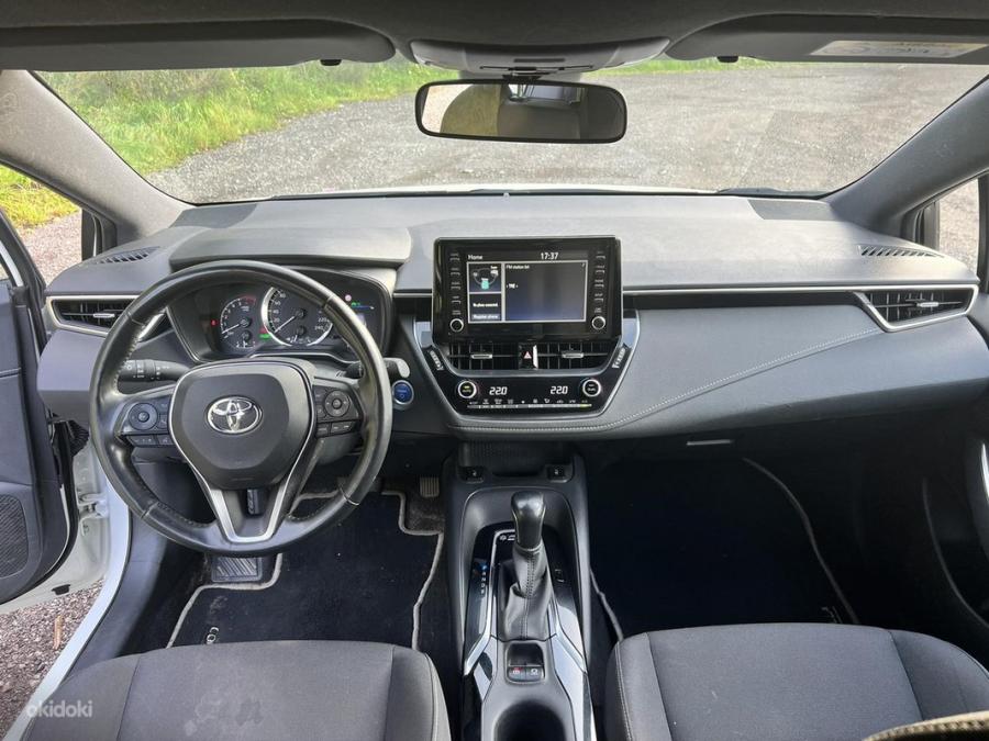 White Toyota Corolla 2020 in Tallinn, with an engine capacity of 1.80 L and mileage of 128 thousand km for 16000 €, photo 29 on AUTOMOTO.COM.LV