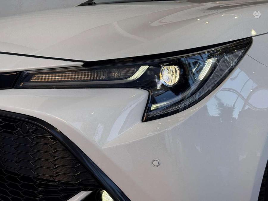 Balts Toyota Corolla 2020 Šauļi, ar dzinēja tilpumu 1.99 L un nobraukumu 71 tūkst. km par 19800 €, foto 5 vietnē AUTOMOTO.COM.LV