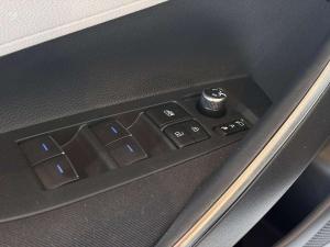 Balts Toyota Corolla 2020 Šauļi, ar dzinēja tilpumu 1.99 L un nobraukumu 71 tūkst. km par 19800 €, foto 13 vietnē AUTOMOTO.COM.LV