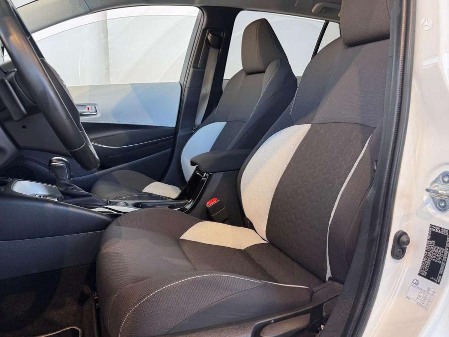 Balts Toyota Corolla 2020 Šauļi, ar dzinēja tilpumu 1.99 L un nobraukumu 71 tūkst. km par 19800 €, foto 15 vietnē AUTOMOTO.COM.LV