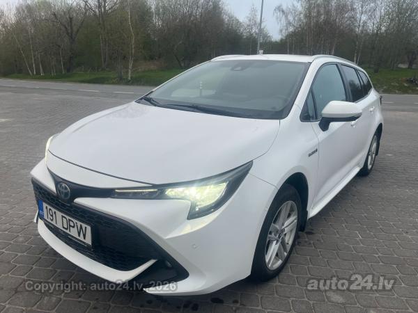 White Toyota Corolla 2020 in Tallinn, with an engine capacity of 1.80 L and mileage of 225 thousand km for 12900 €, photo 1 on AUTOMOTO.COM.LV