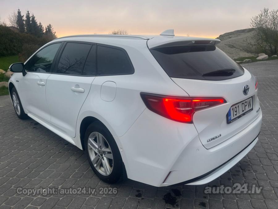 Balts Toyota Corolla 2020 Tallina, ar dzinēja tilpumu 1.80 L un nobraukumu 225 tūkst. km par 12900 €, foto 3 vietnē AUTOMOTO.COM.LV