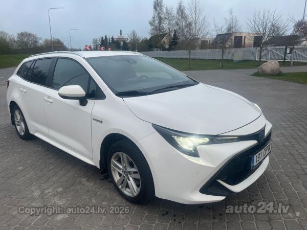 White Toyota Corolla 2020 in Tallinn, with an engine capacity of 1.80 L and mileage of 225 thousand km for 12900 €, photo 3 on AUTOMOTO.COM.LV